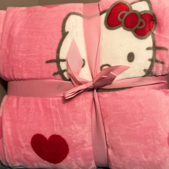 Hello Kitty | Bedding | Limited Edition Hello Kitty Valentines Day Twin ...